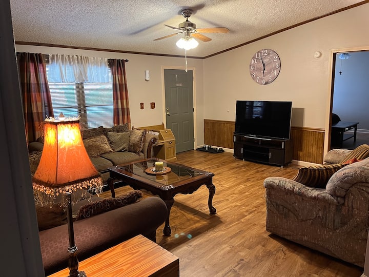 Fall Ozark Mountains Getaway 4bd 2ba Country House - Roaring River State Park, Cassville