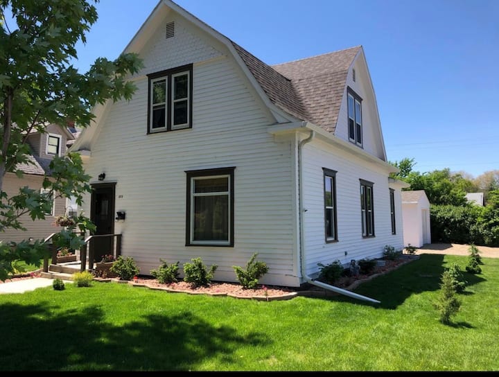 Wolf Den - Aberdeen, SD