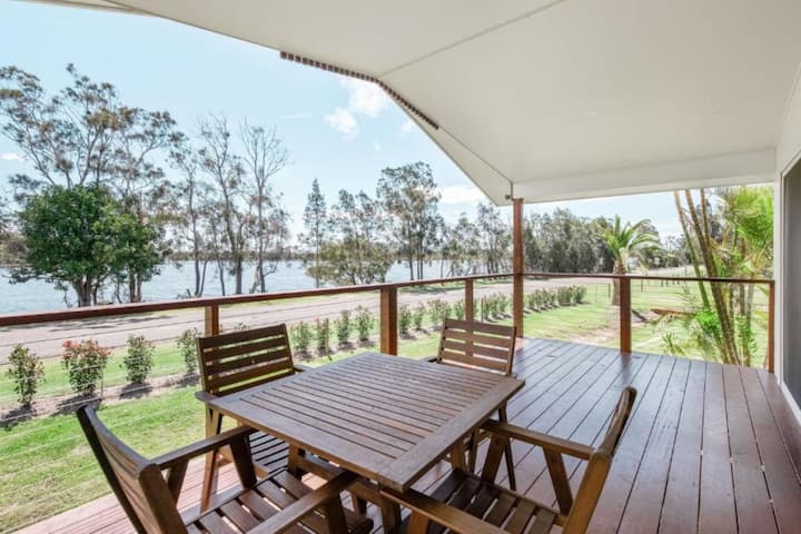 3 Bedroom Waterfront Villa - South West Rocks