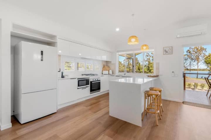 Accessible 3bdr Waterfront Villa - South West Rocks