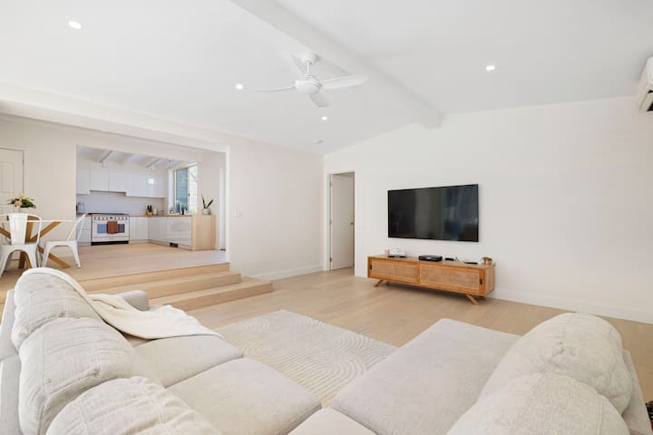 Rye-gowrie With Heated Pool! - Portsea