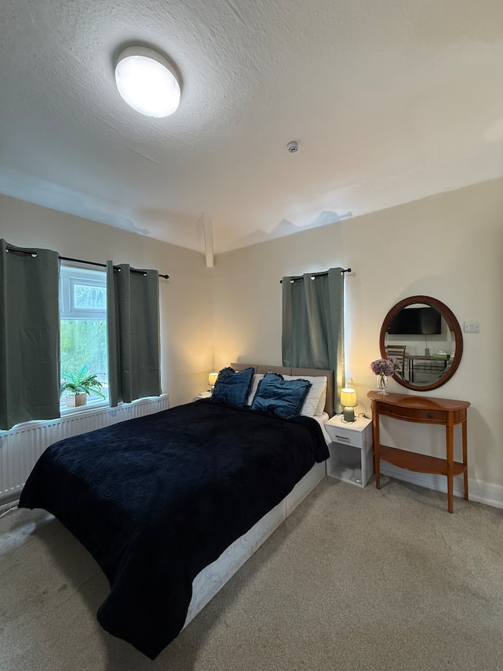 First Floor Studio Flat - Manchester