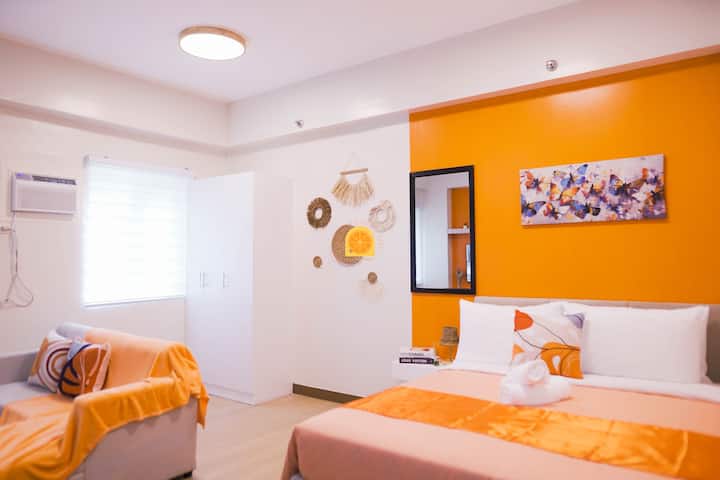 Warm & Cozy Rustic Orange Vibe Condo In Trece! - Trece Martires