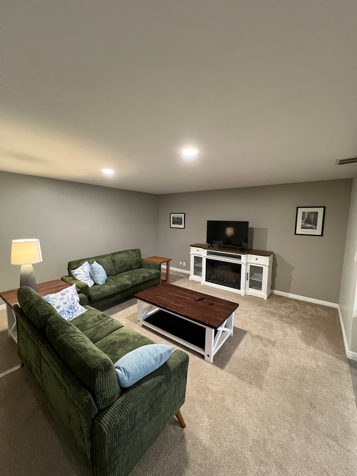 Cozy Apt 20 Mins From Skiing - Sandy, UT