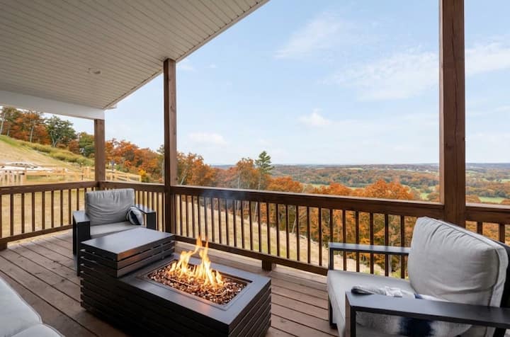 Mountainside Hot Tub | View | 4 Bedrooms - Front Royal, VA