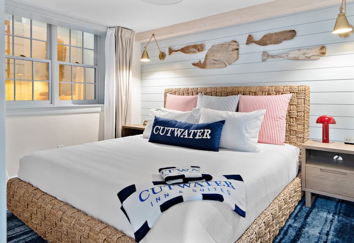 Private Lower-level Cabin Suite | King+kitchenette - Newburyport, MA