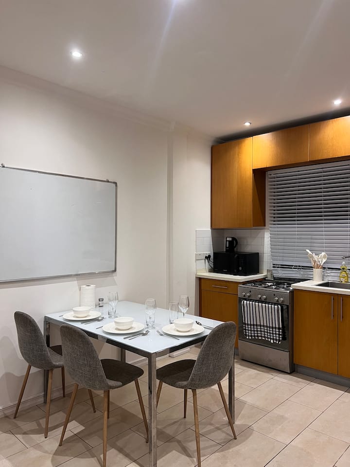 Cozy 1bd Apartment, Dzorwulu - Accra