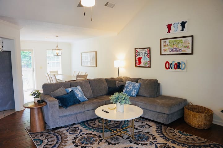 Rebel Cove W/ Free Football Parking Pass - Oxford, MS