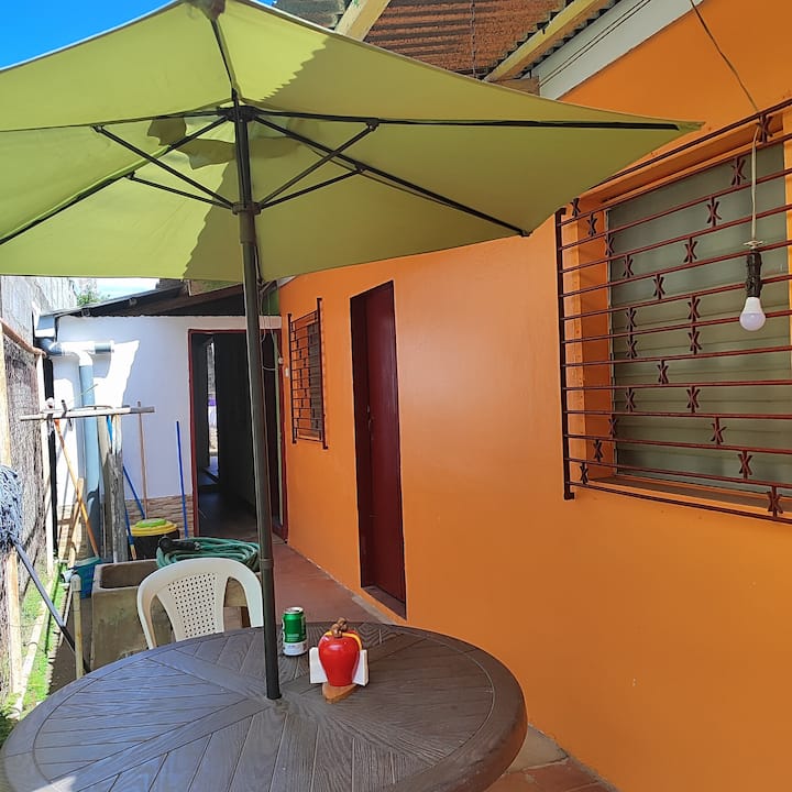 Casa Con 3 Habitaciones, 2 C/aire Ac Y 1 C/abanico - Nicaragua