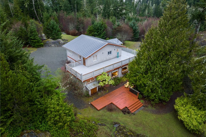 Squeaky Tree Sanctuary - Cozy Forest Suite + Sauna - Sooke