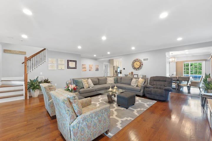 Family Retreat + Private Pool - New York