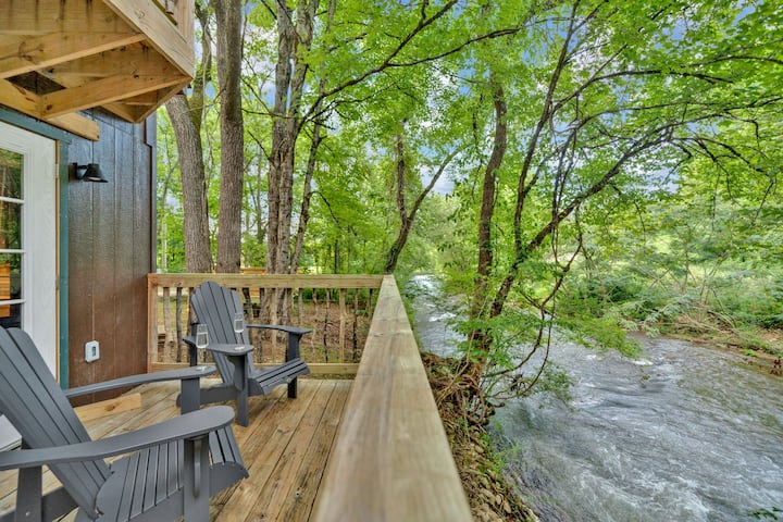 Riverfront Hot Tub Escape - Cosby, TN