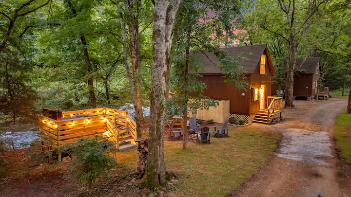 Riverfront Hot Tub Escape - Cosby, TN
