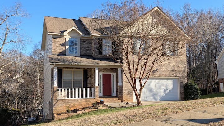 Spacious Suburban Home Away From Home In Waxhaw - Wesley Chapel, NC