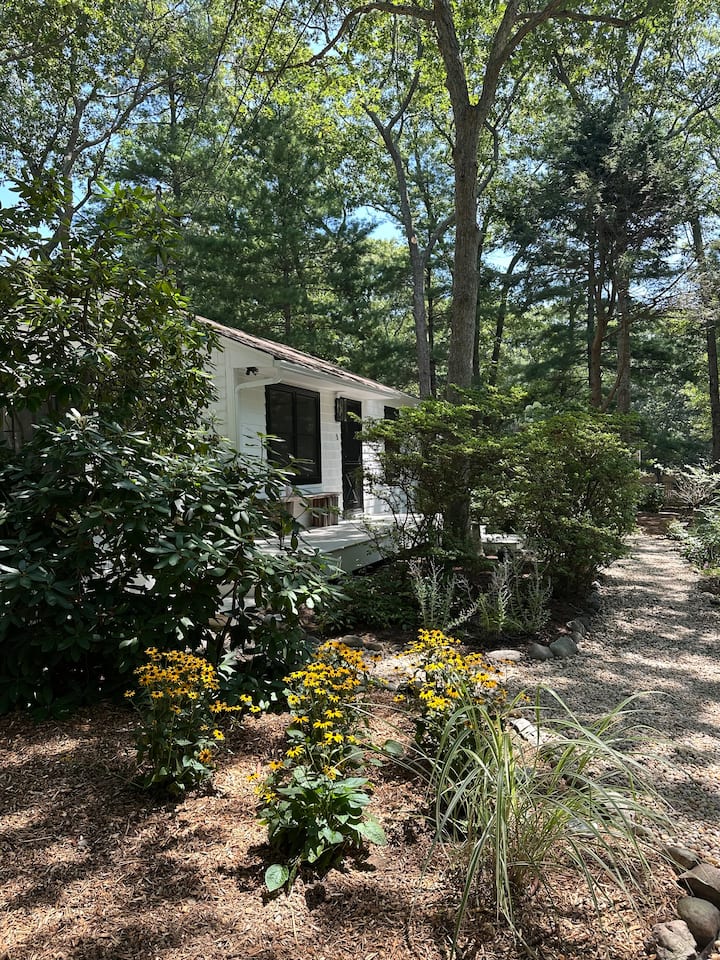 Sunlit Cozy Cottage By The Bay. - The Hamptons, NY