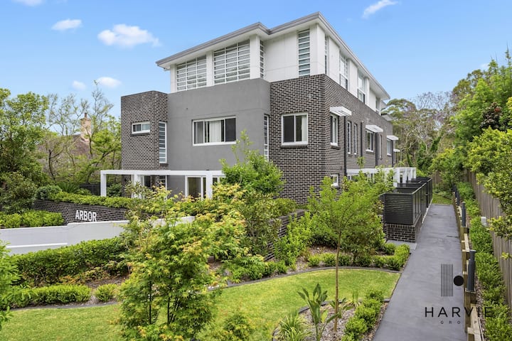 Family Home Near Shops, School & Public Transport - Hornsby