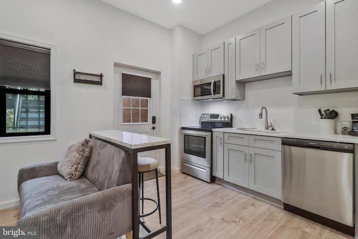 Dc Flat | 2br • 1ba • Chic - Washington