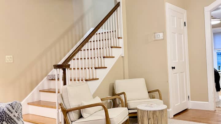 Four Bedroom Home
35 Minutes From World Cup - Cranston, RI