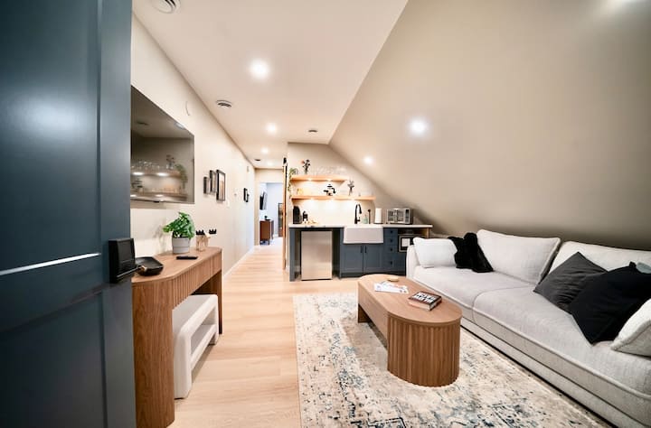 Stay Above The Village Pantry - Suite 2 - Prescott