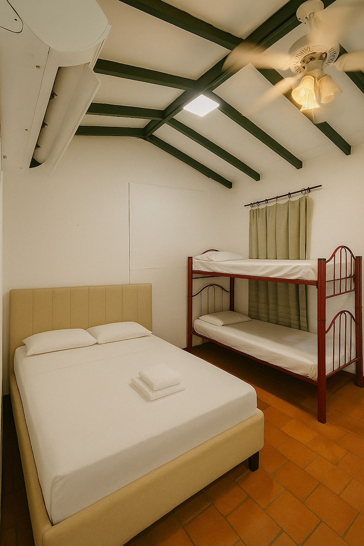 Habitación Con Balcón Para 8 - Santa Marta