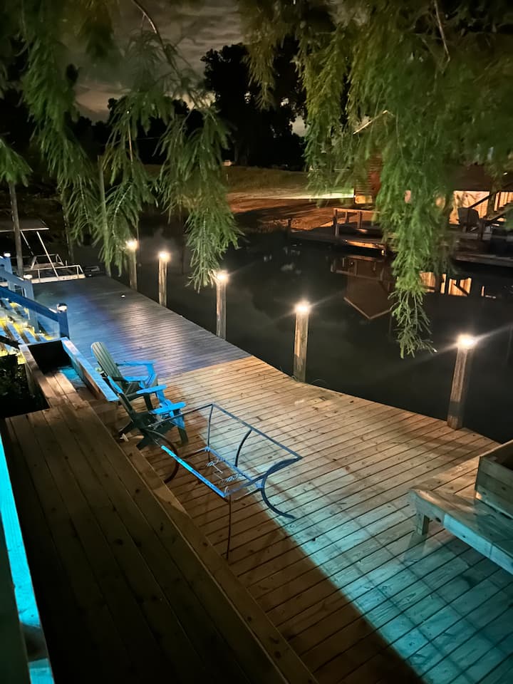 Newly Renovated Modern Lakehouse - Horseshoe Tunica
