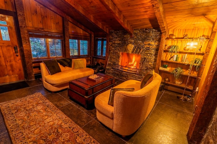 Lakefront Castle *Winter Getaway Special Rates* - Greenwood Lake, NY