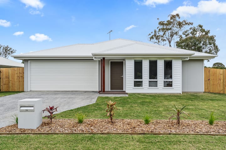 Home Sweet Home - Brand New 4 Bed, 3 Bath Home - Hervey Bay