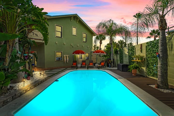 Pool Oasis • Fire Table • Dock • Golf • Pets Ok - Weeki Wachee, FL