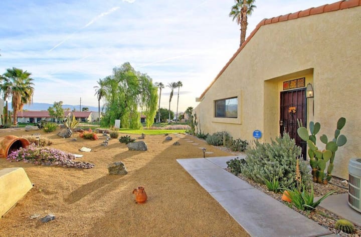 Golf Course Bliss: Cozy Condo W Pool/ Jacuzzi - Indio, CA