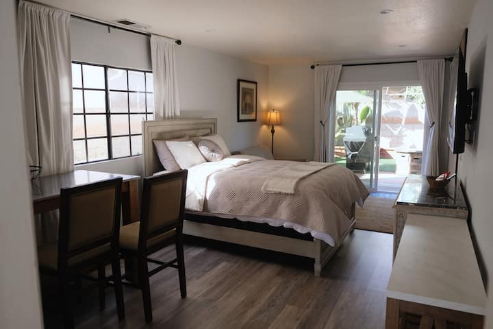 Private Getaway Studio Room - Carson, CA