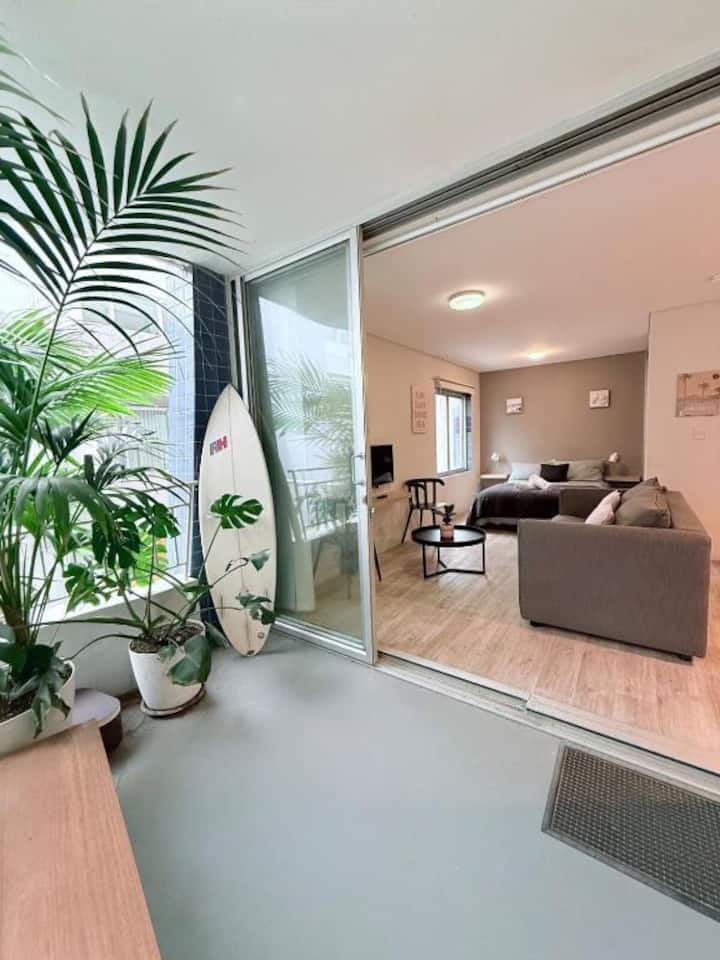 Beachfront Most Famous Beach | Private Terrace - Bondi Beach