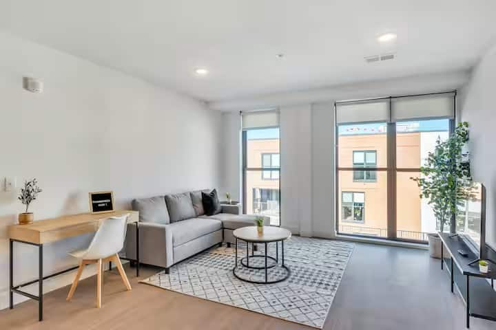 Downtown 2 Bedrooms – Steps From Dining & Offices - Cincinnati, OH