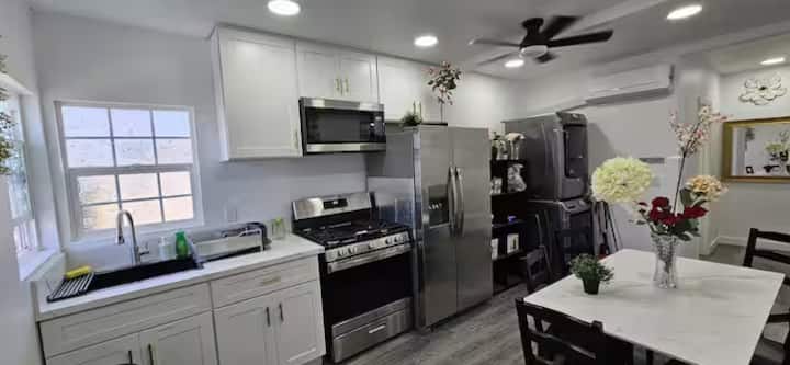 Gateway To La Adventures, Free Laundry, Coffee - Compton, CA