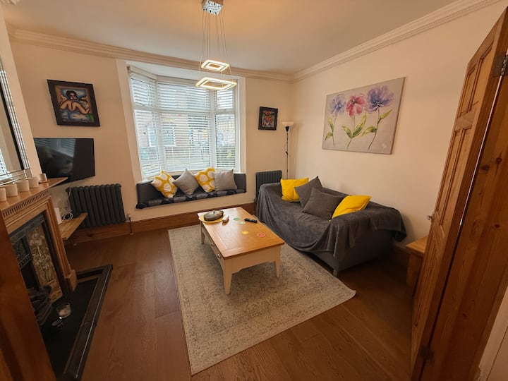 Charming 2 Bed Home In Stratford - Ilford