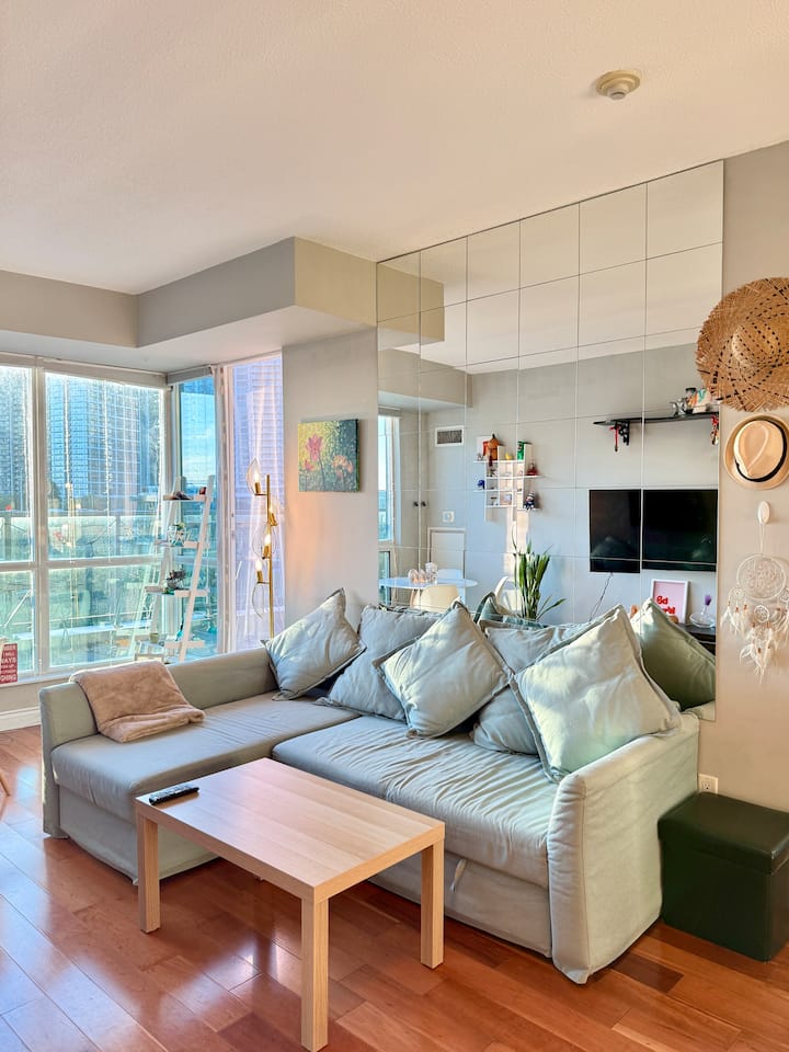 The Harbourfront Hideaway - Toronto