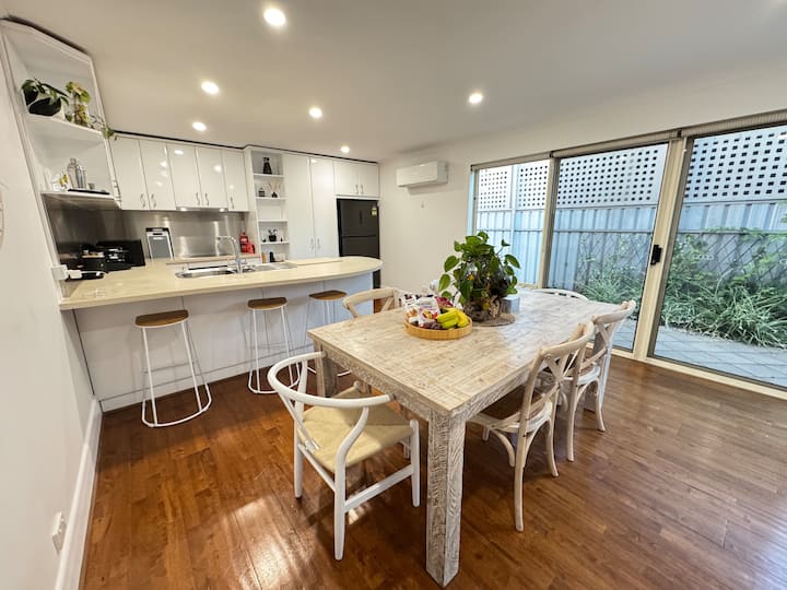 3br Home Btw City And Beach Close To Shops - Adelaide