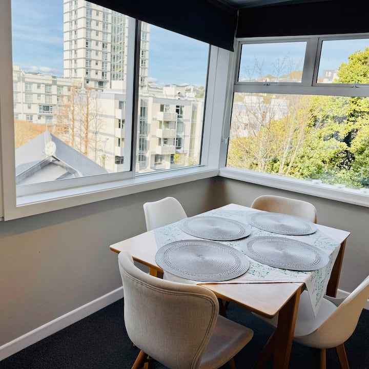 Aro Valley -Semi Inner City Gem With A Patio - Wellington