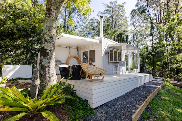 Rainforest Retreat Yin Tiny Home With Ocean Views - South Coast