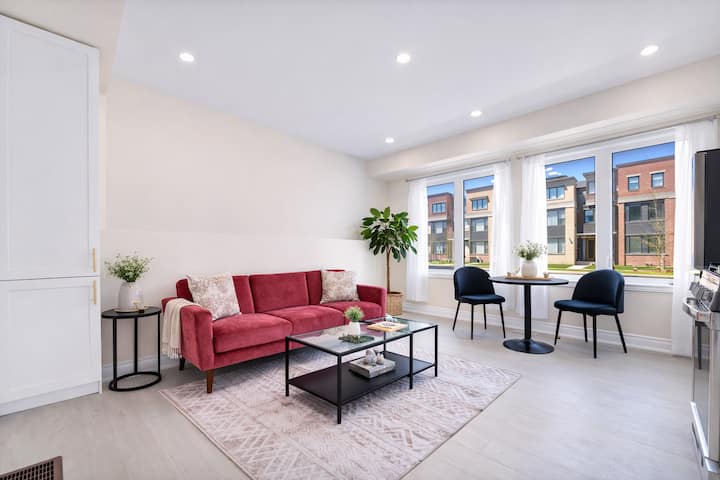 Modern Oakville Suite | 1br • Parking • Private - Oakville
