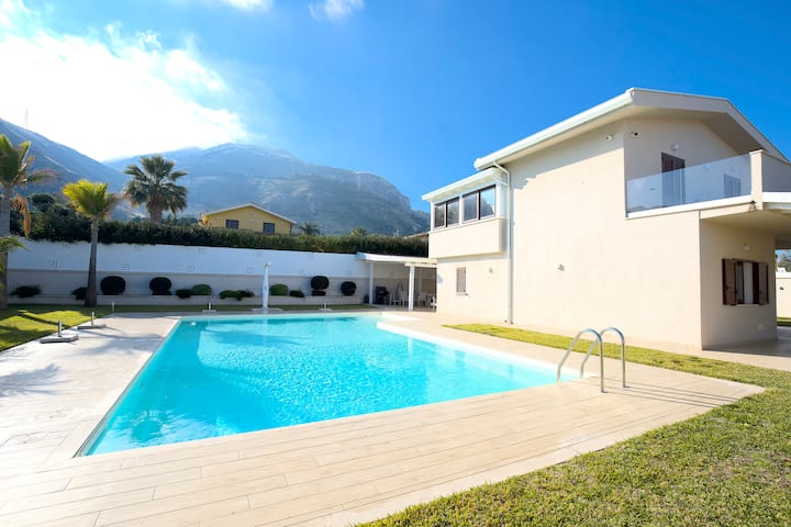 Relax Villa: Piscina & Jacuzzi - Altavilla Milicia