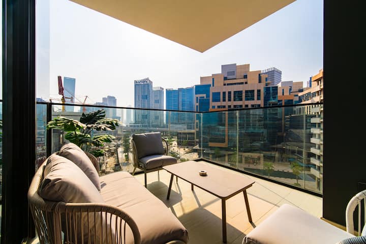 Jacuzzi Escape | 2br In Business Bay - Dubai