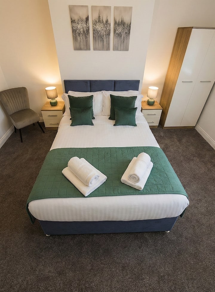 The Manor Suites - Huddersfield