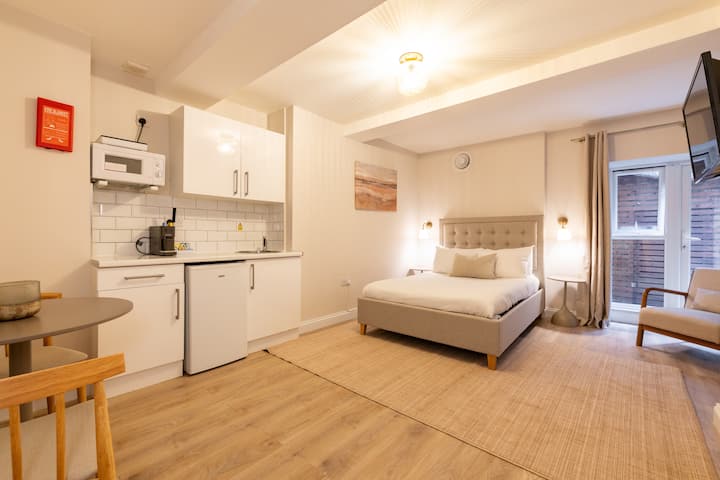 Large Studio Apt By Euston St - London Euston station