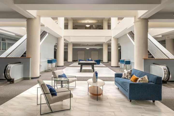 Penthouse 2br In Downtown Indy | Walk Everywhere - Mars Hill, IN