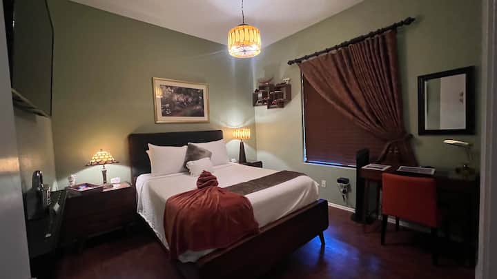 Enjoy The Desert Lifestyle In Palm Desert. Room C - Palm Desert, CA