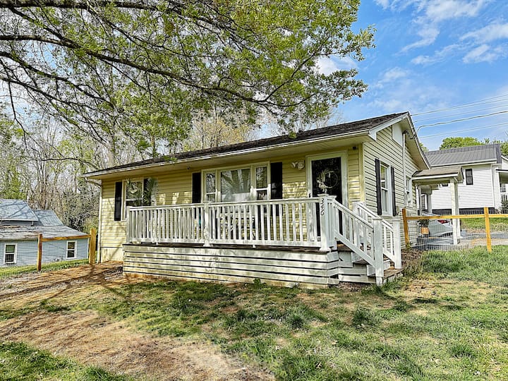 Tail & Trail Cottage - Abingdon, VA