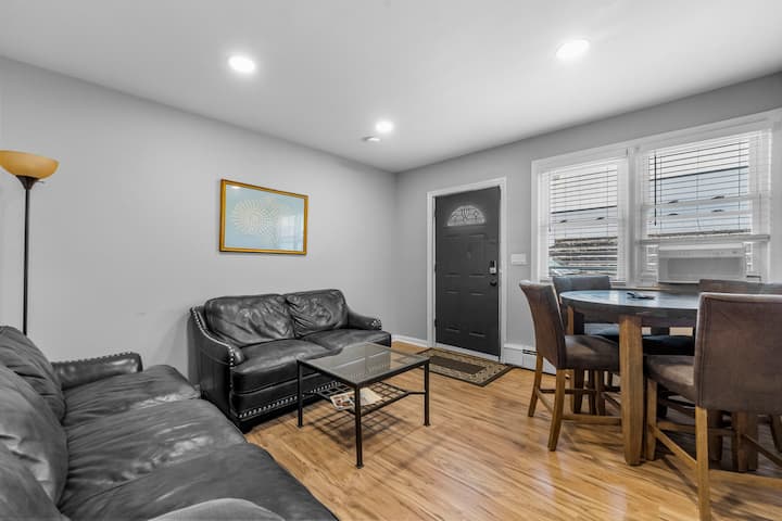 Entire 3-br House 20 Mins To Nyc - East Rutherford, NJ