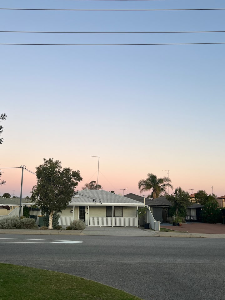 Beachside Bliss – 100m From The Beach - Mandurah