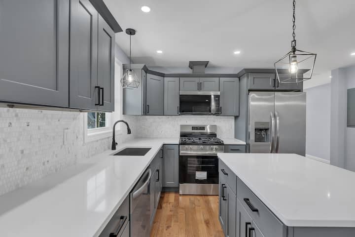 The Quadro-lux At Charles Pvd 4br/2ba* Ldry "P" - Providence, RI