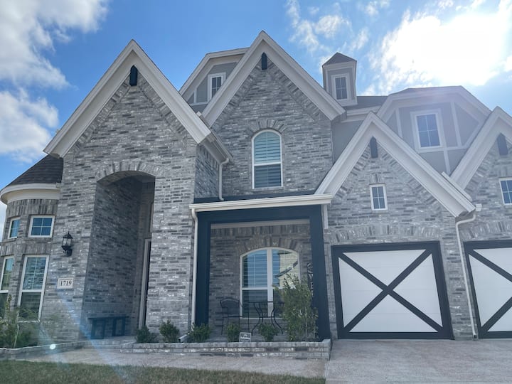 Huge Backyard For Family Gathering - Mansfield, TX